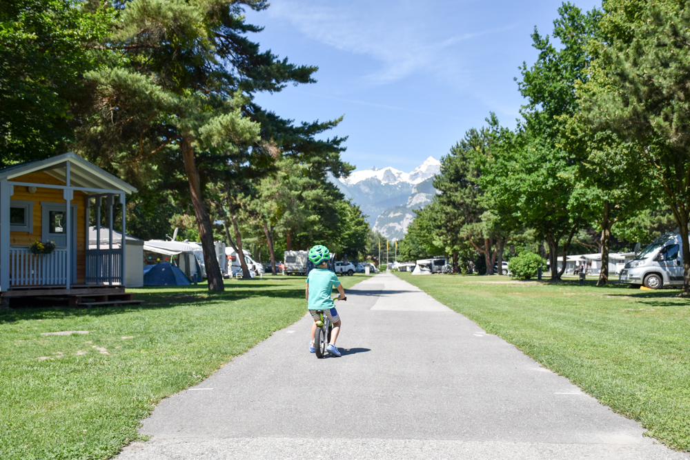 Glamping Sion Schweiz: Im Pod übernachten auf dem TCS Campingplatz ...